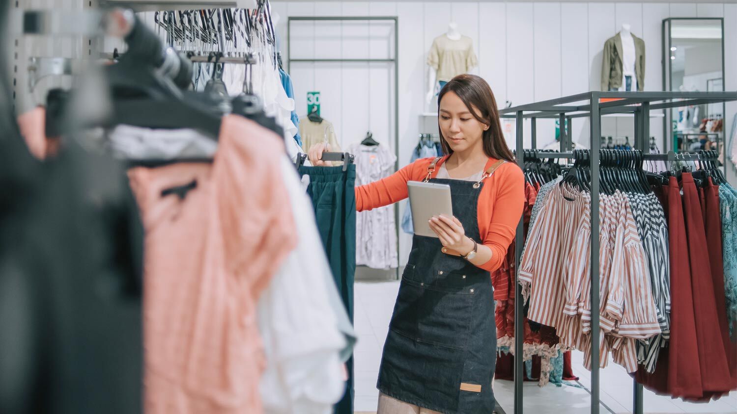 How Retailers Can Improve the In-Store Digital Experience | Salesforce