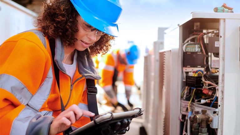 Digital Transformation in Field Service: 3 Key Trends | Salesforce
